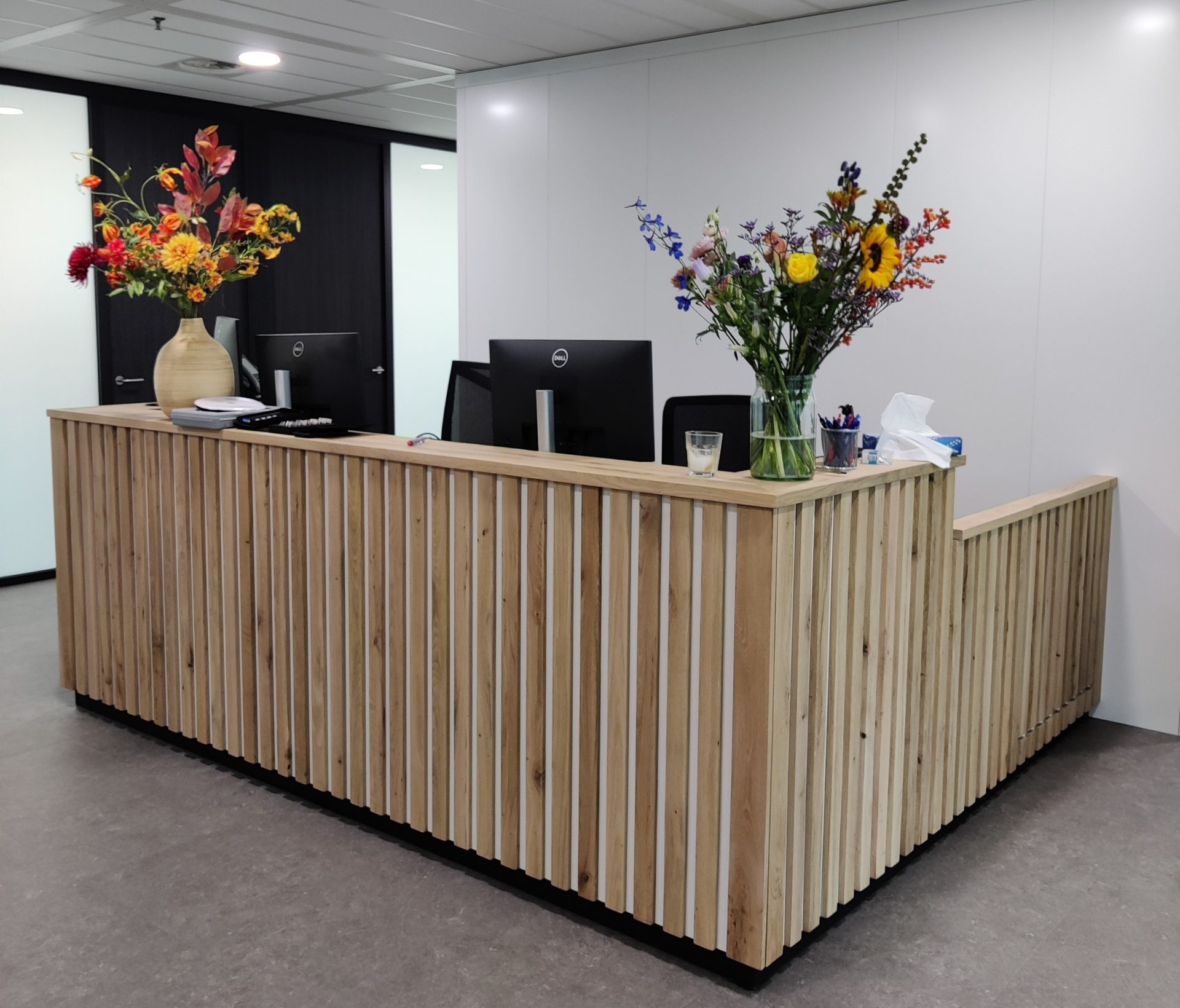 Design balies en receptiemeubels van hout - op maat gemaakt